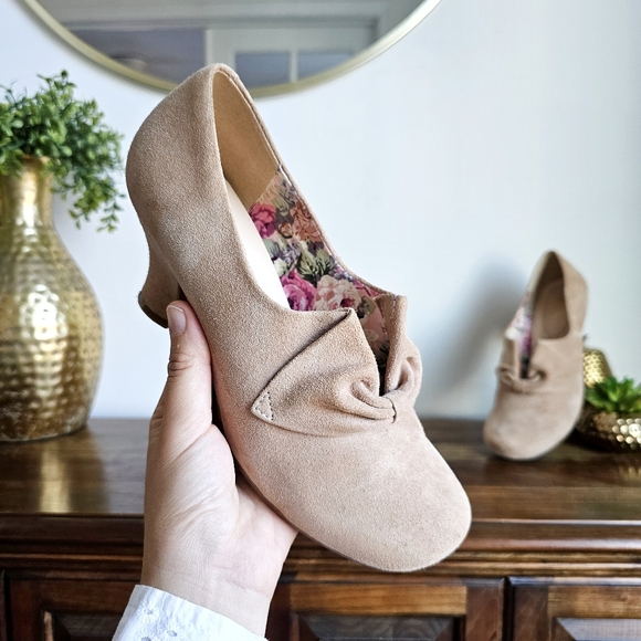 hotter | Shoes | Hotter Donna Heels 75 Bow Beige Suede Retro Vintage 4s ...